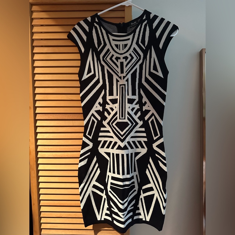 Bardot Black & White Geometric Bodycon Dress (Medium) - Gem